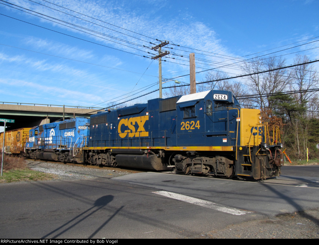 CSX 2624 and NS 3026